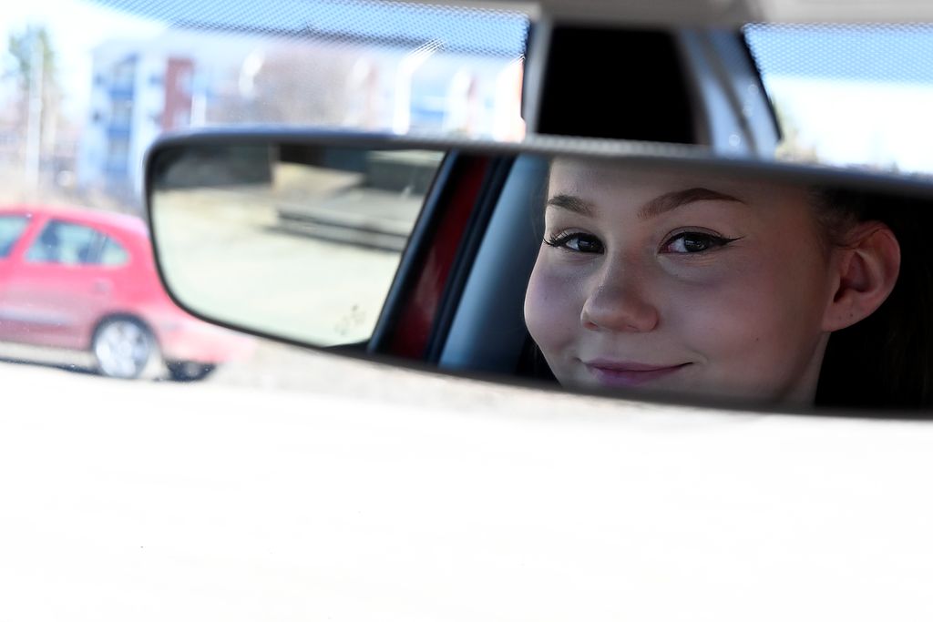 Kyrönmaa - lehti | Kyrönmaa-lehti istui takapenkillä, kun Iida opetteli ...