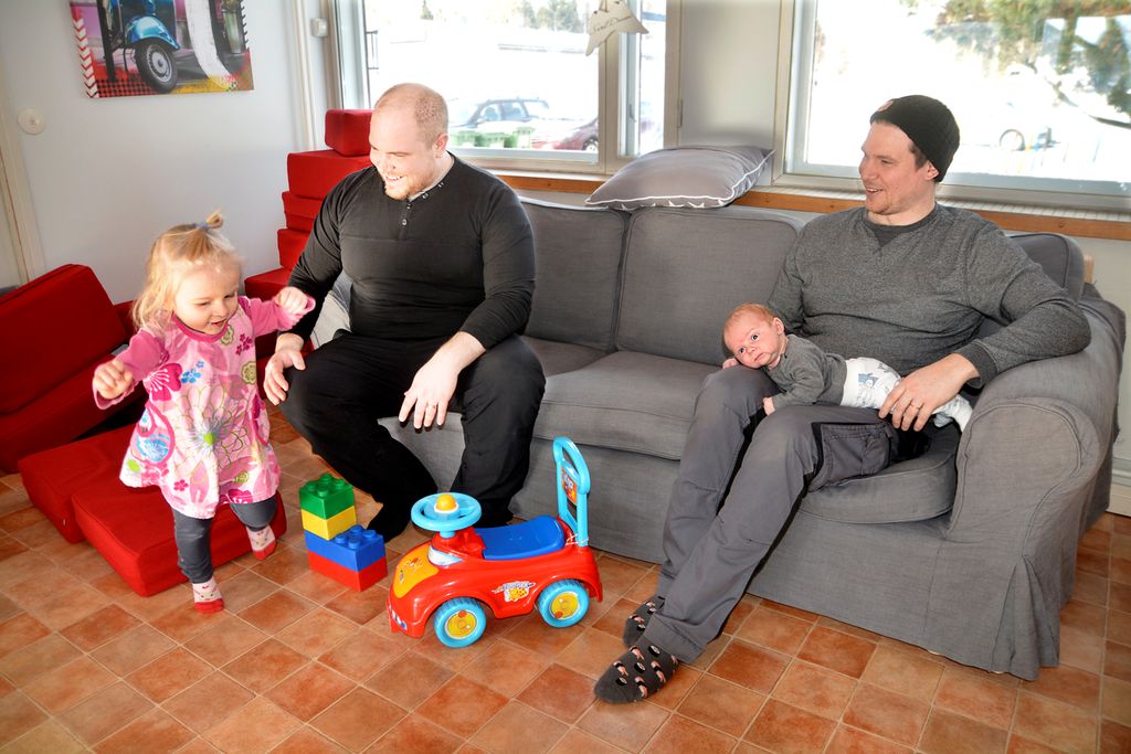 Kyrönmaa - lehti | Isille keskustelu- ja lapsille leikkiseuraa